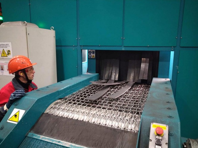 CWB – Shot blast machine with metal wire mesh conveyor